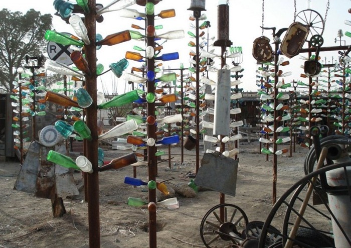 The Bottle Tree Ranch of Elmer Long | Amusing Planet